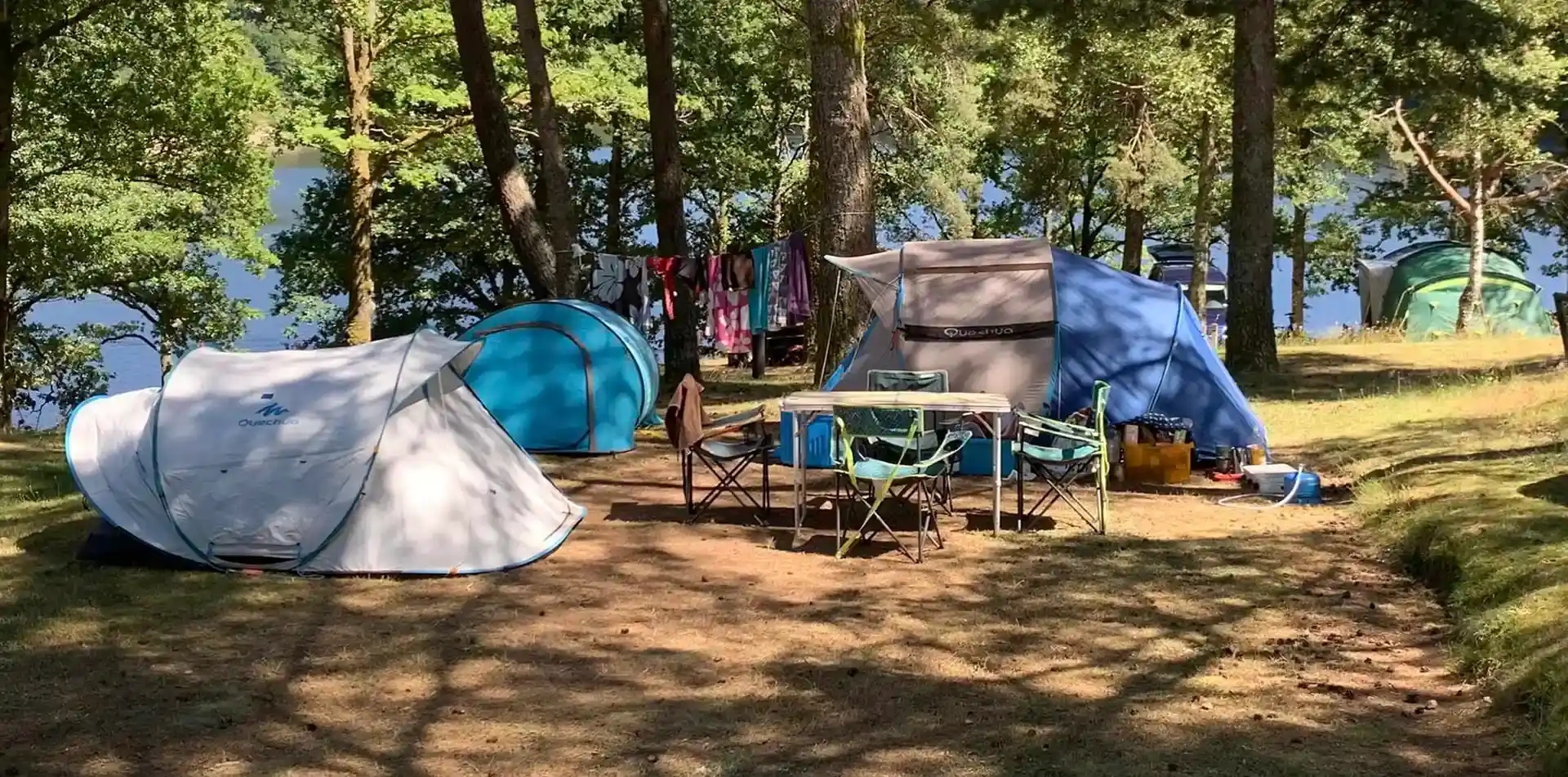 Emplacements de camping en bord de rivière en Corrèze